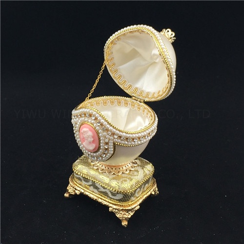 Goose egg music box/Pearl figurine jewelry trinket box