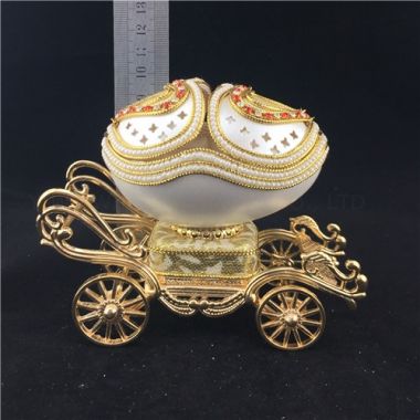 Music box romantic wedding carriage