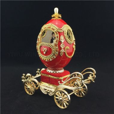 Hand decorated carriage wedding music box /Goose egg jewelry box